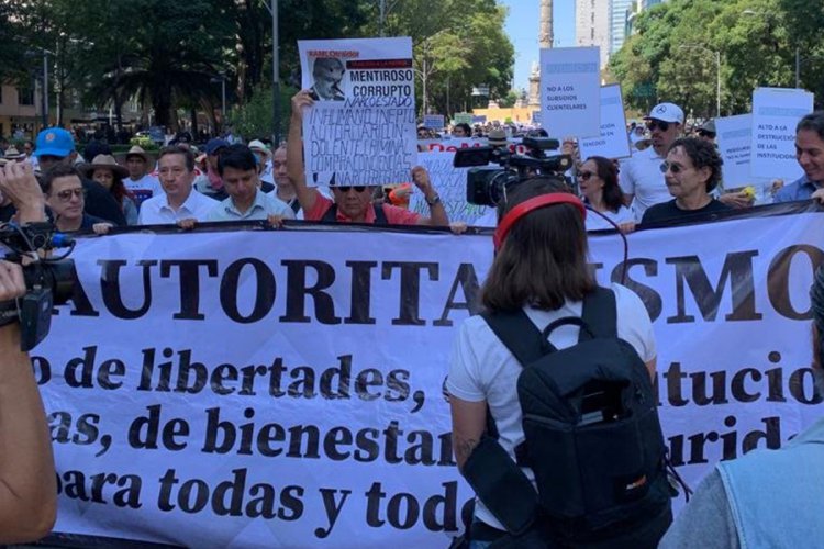 Quadri grita en marcha anti-AMLO: a mano alzada queremos que se vaya ...