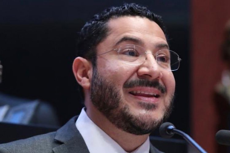 Batres: lo único que sé de la luz es que voy al corriente en el pago ...